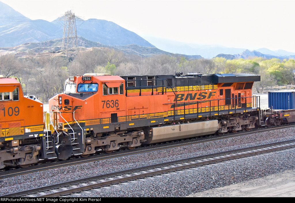 BNSF 7636